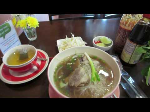 Eating PHO at PhoAhn   Chiangmai, THAILAND