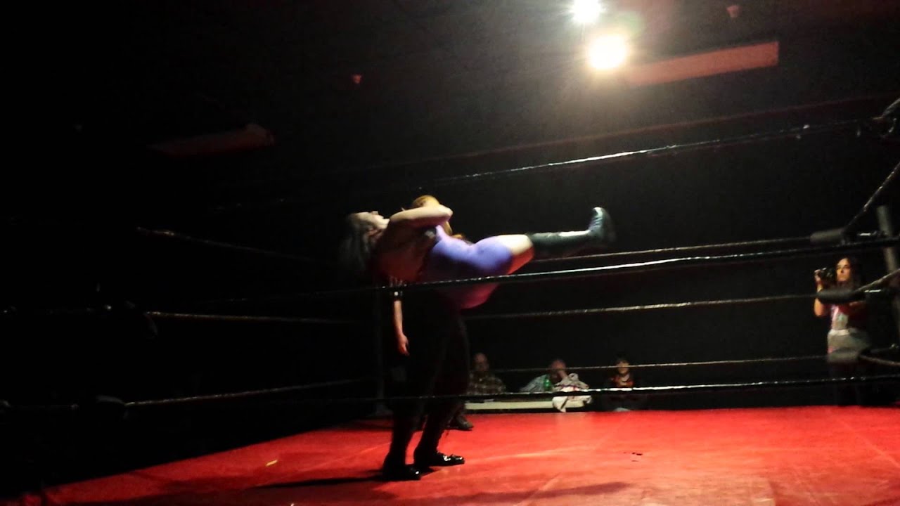 Skylar Slice vs Misty Lynn - YouTube