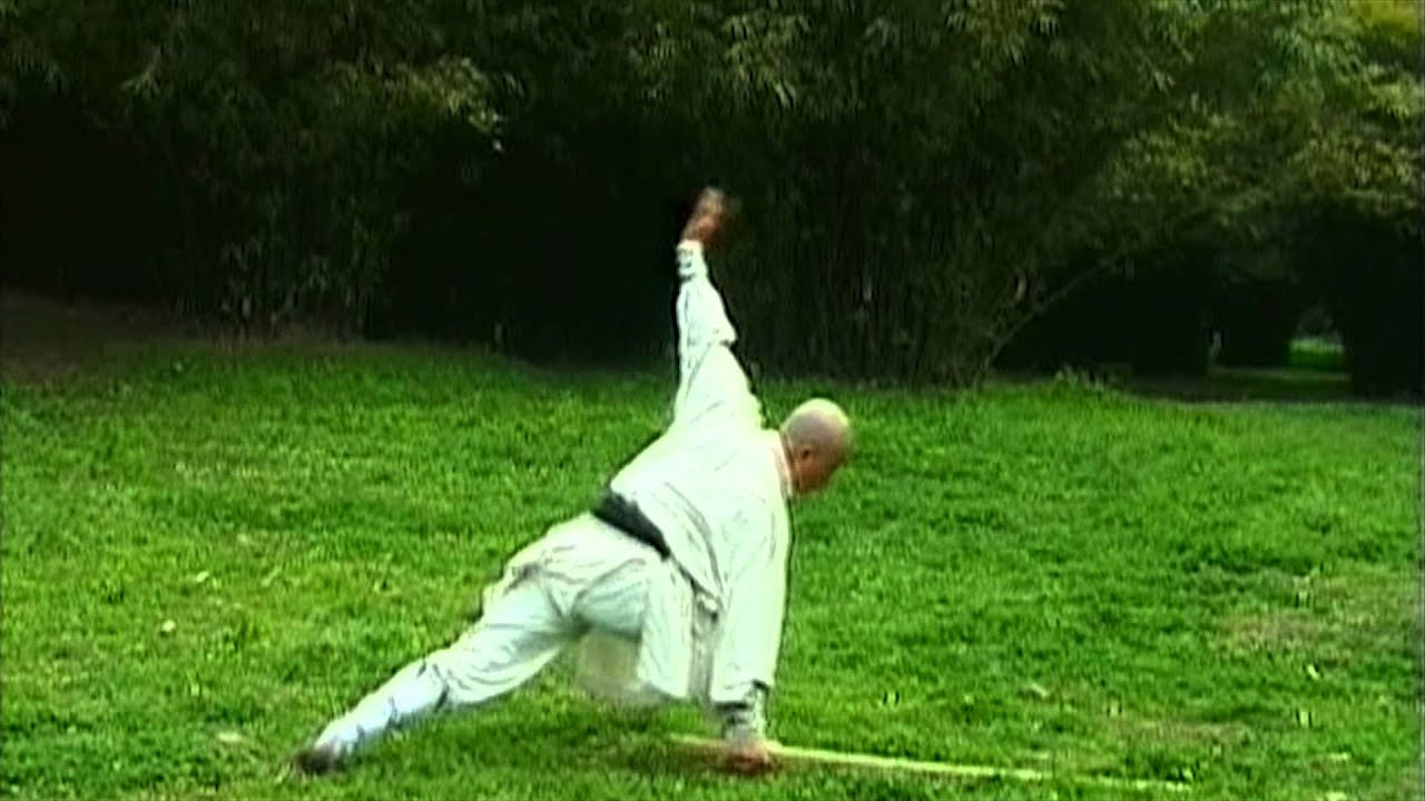 Shaolin Temple Kung Fu - 36 Movement Staff 少林三十六棍 - YouTube