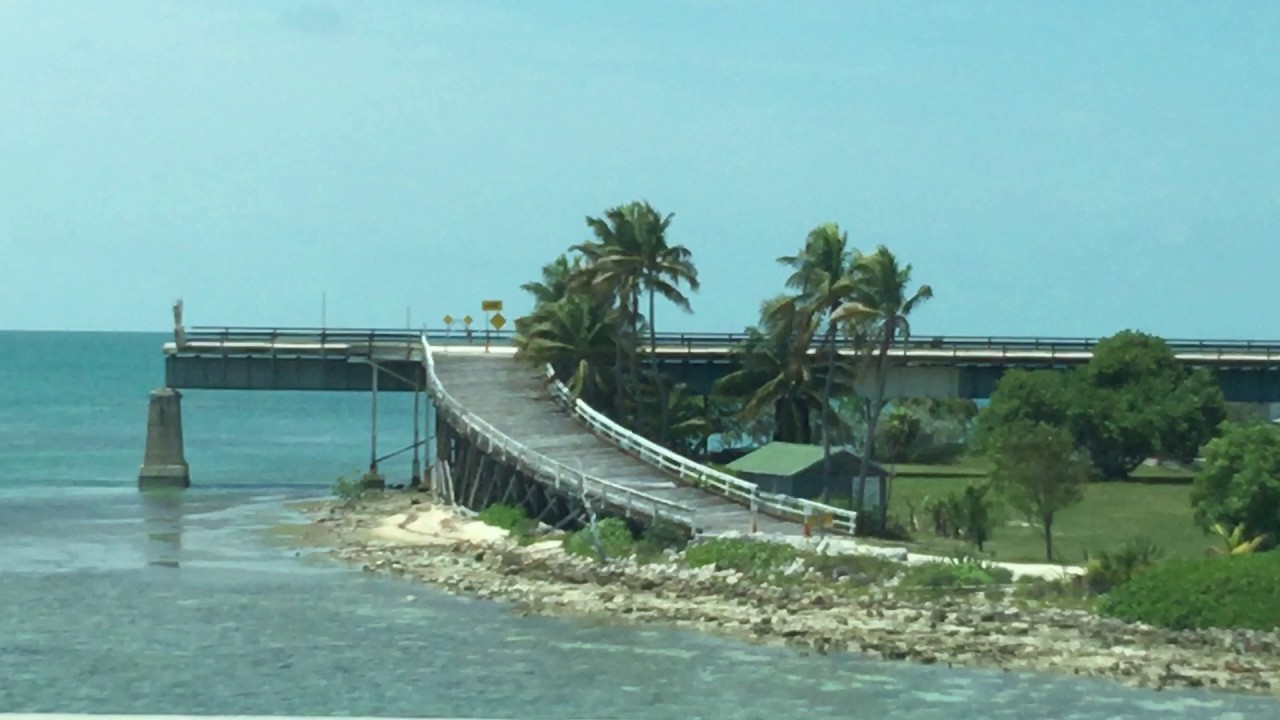 The scenic drive through overseas highway (7 mile bridge) of Florida ...