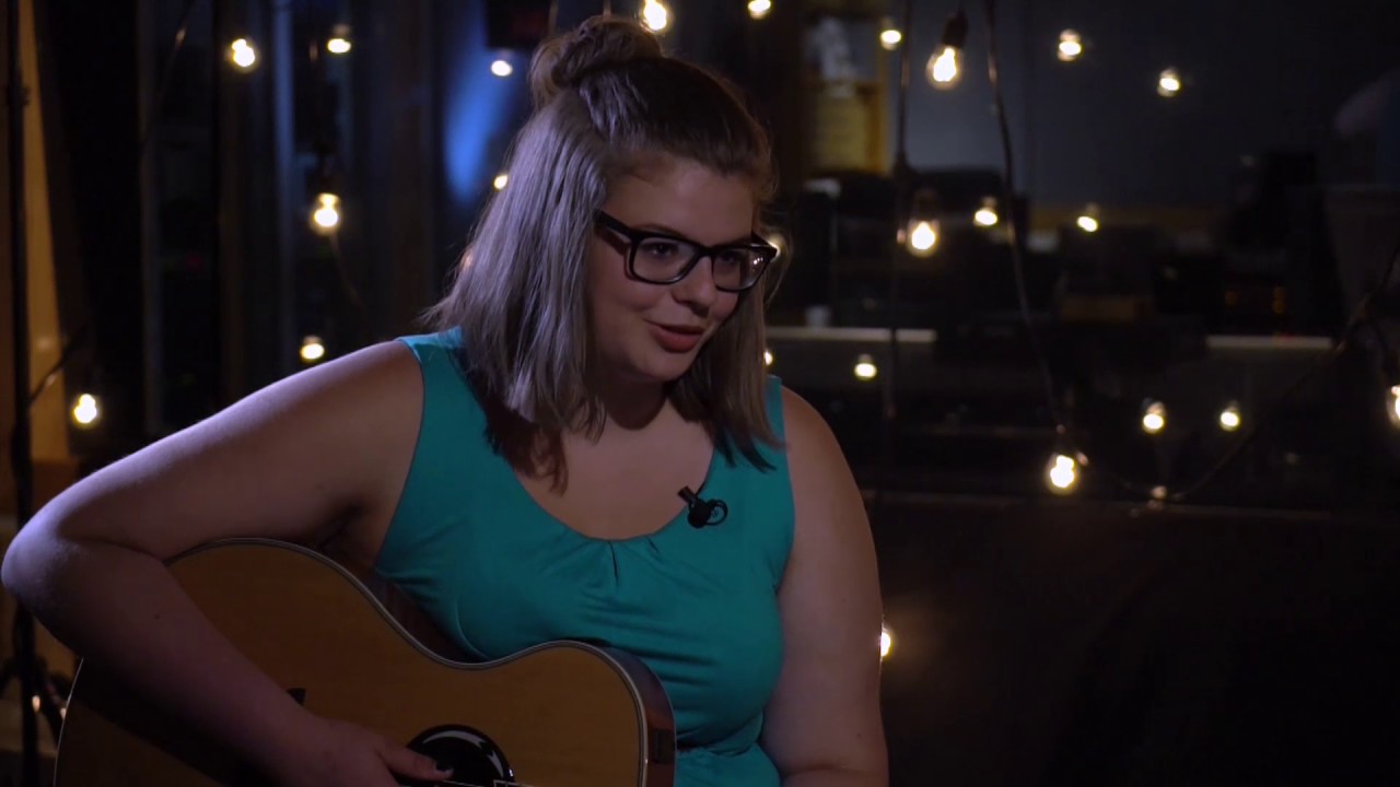 Erica Dunn sings to honour her deceased sister - YouTube