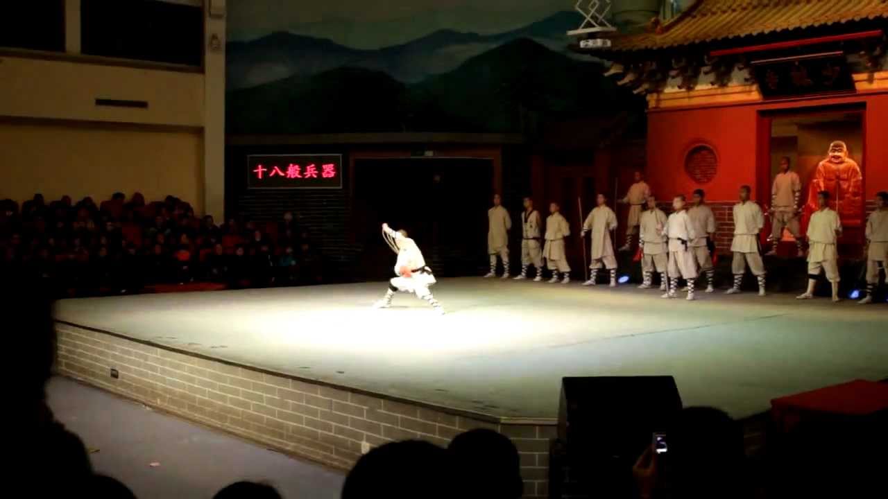 Shaolin Temple Kung Fu Show - YouTube