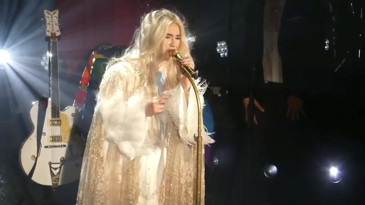Kesha Praying Live From Rainbow Tour (Best Vocal Performance) - YouTube