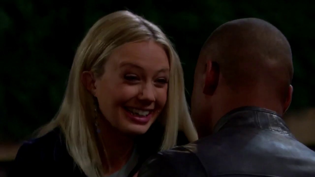 Interracial kiss - Y&R 8 - YouTube