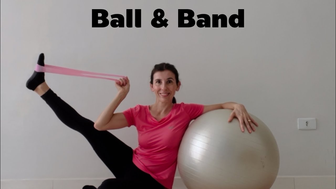 Exercícios de Pilates com Bola e elástico/ Ball & Band Workout - YouTube