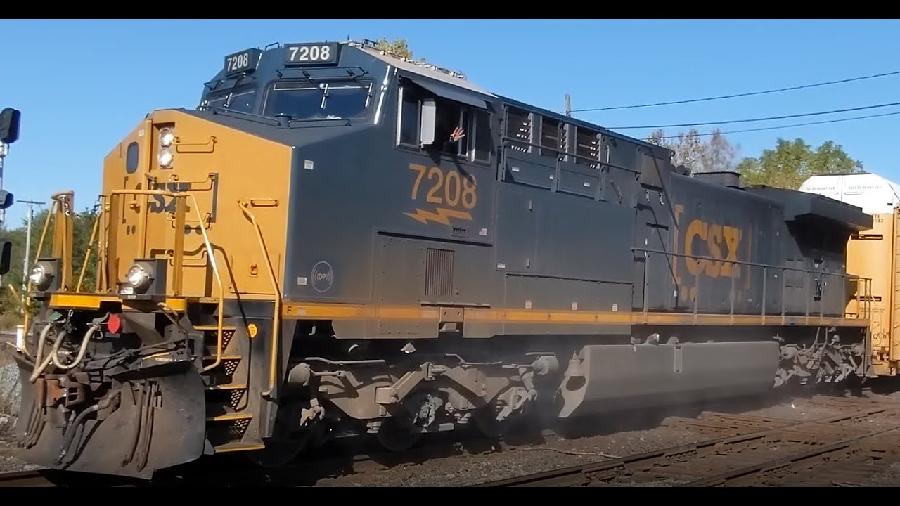 Marion Ohio CSX 7208 pulls a mixed train South on the Columbus ...