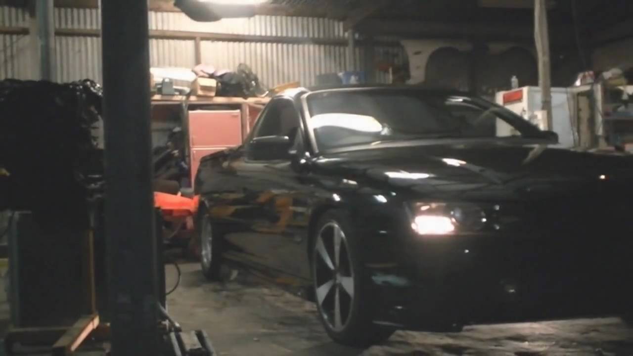Holden VZ Ute V8 - Shed Skid. - YouTube