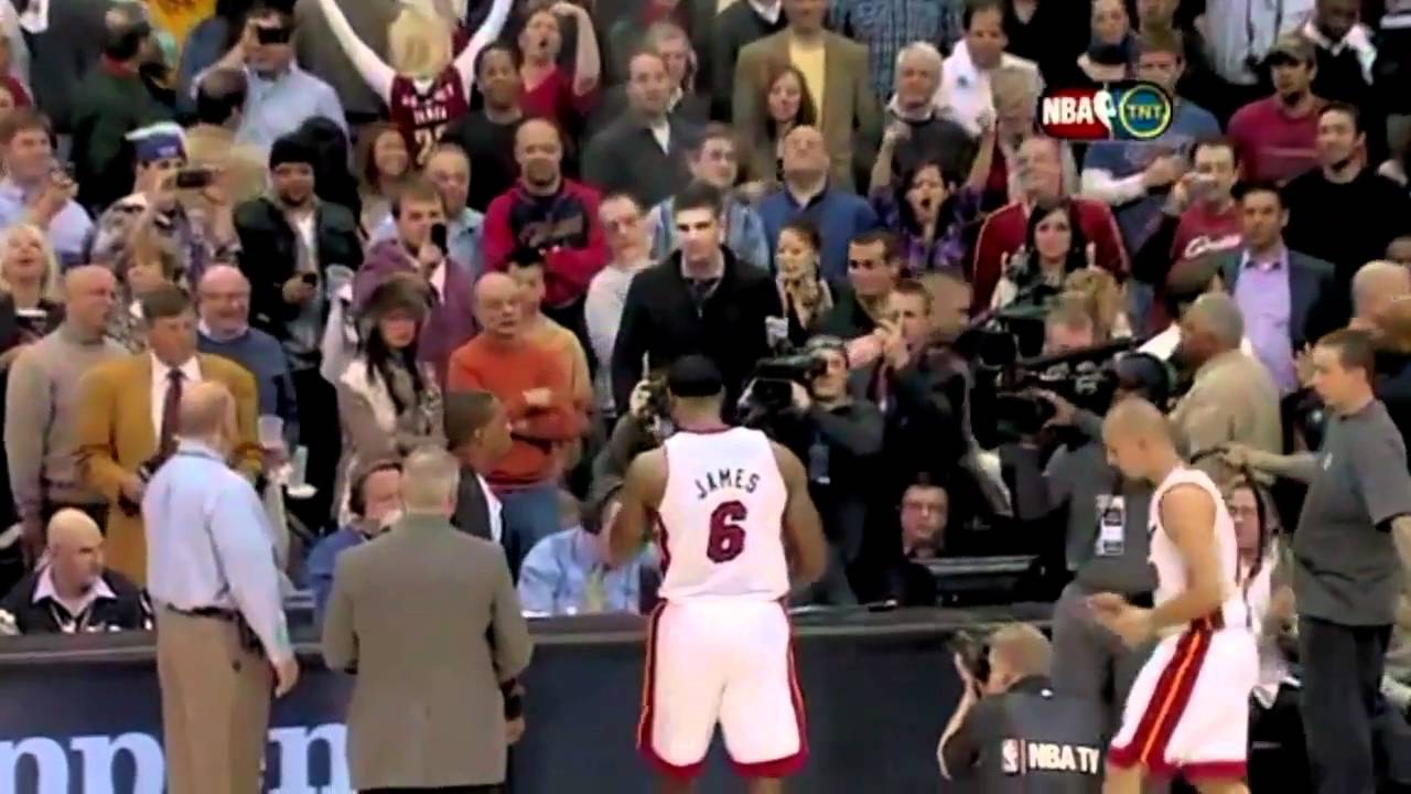 LeBron James Chalk Toss in Miami Jersey - YouTube