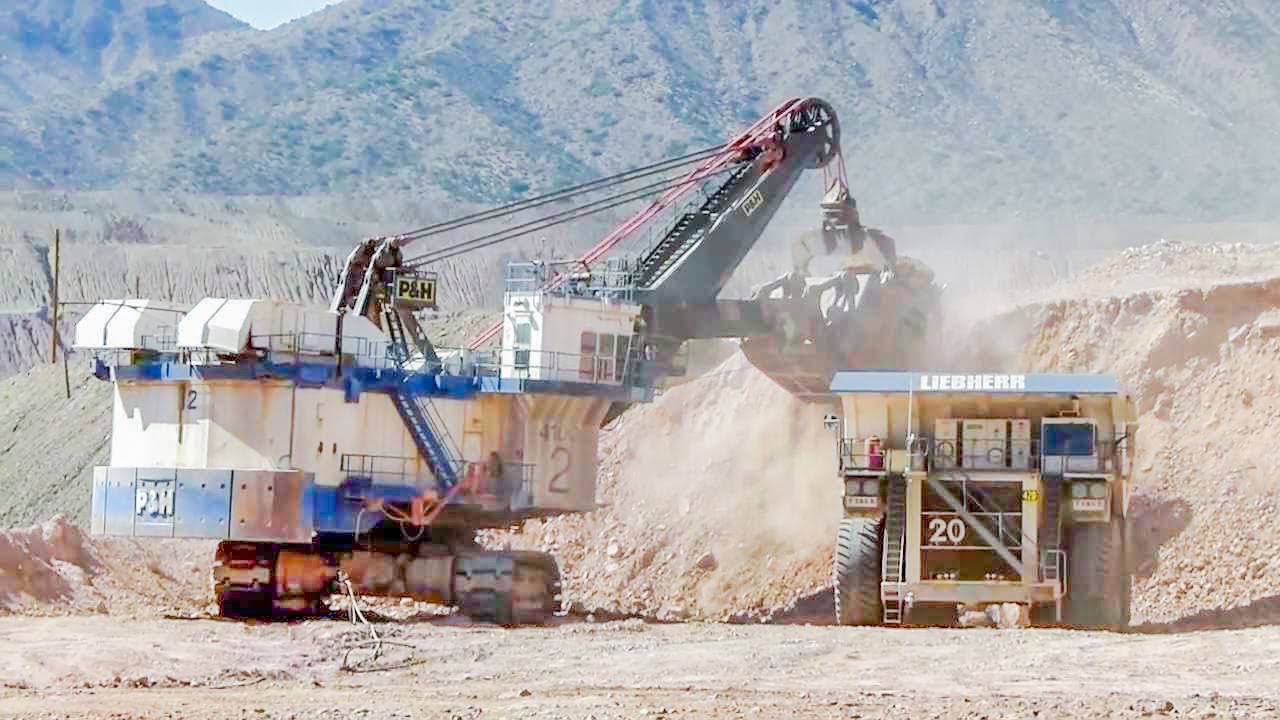 Mining Excavator : Mining Equipment P&H 4100 AC Mining Shovel - YouTube