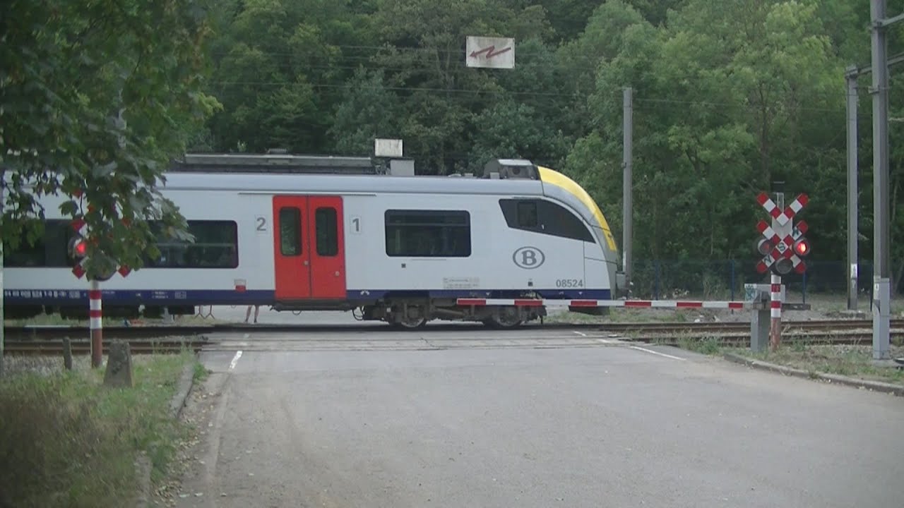 Spoorwegovergang Liège (B) // Railroad crossing // Passage à niveau ...