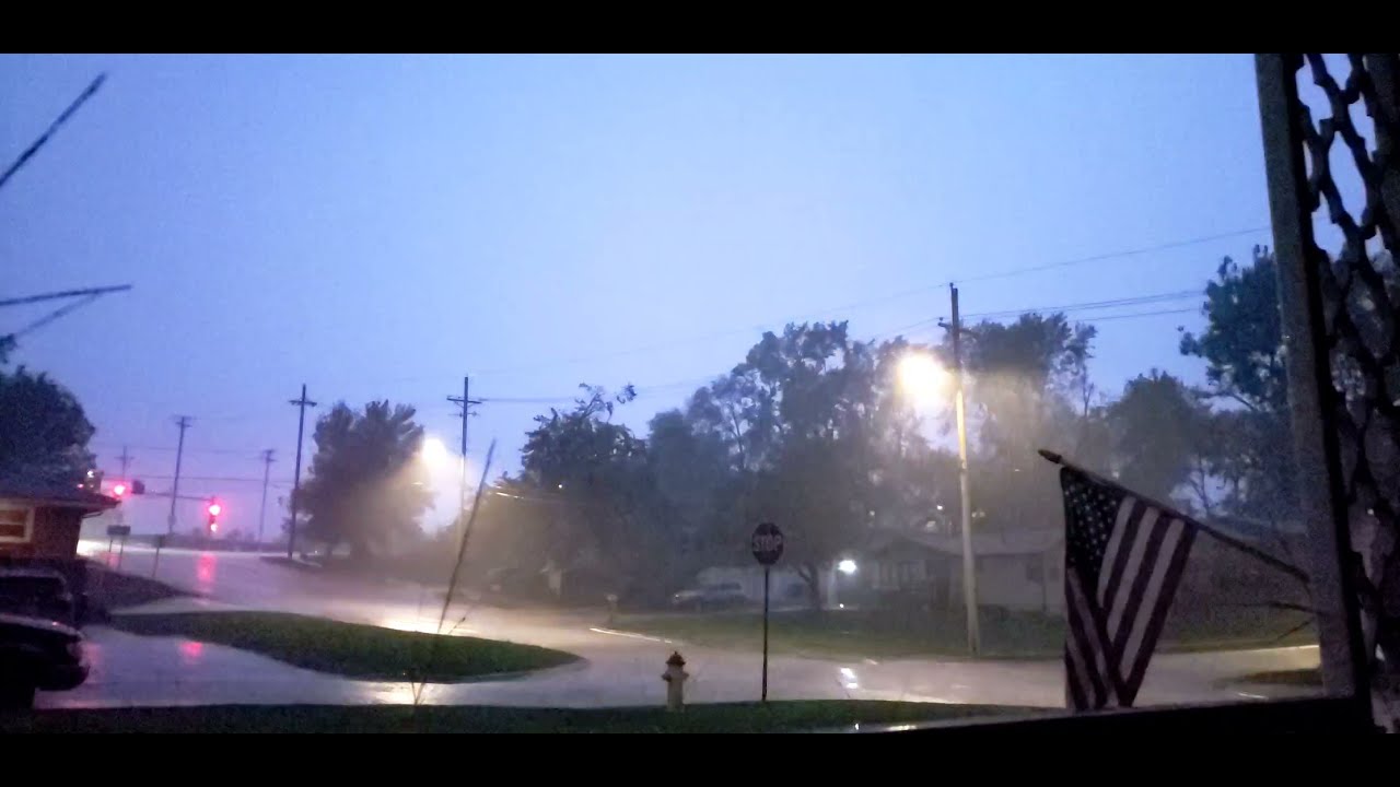 Omaha Nebraska 10/13/2021. Thunder storms rolling through around 3:30 ...