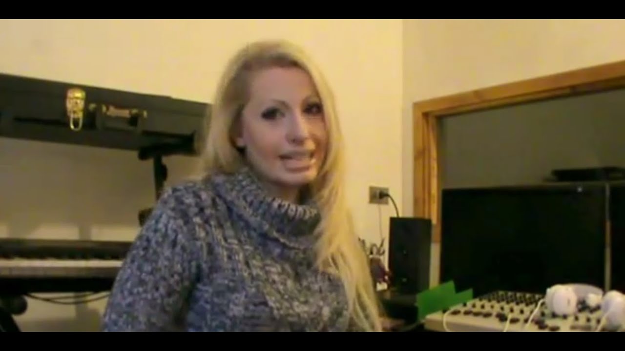 Laura Lara - Entrevista para el Club de Fans . - YouTube