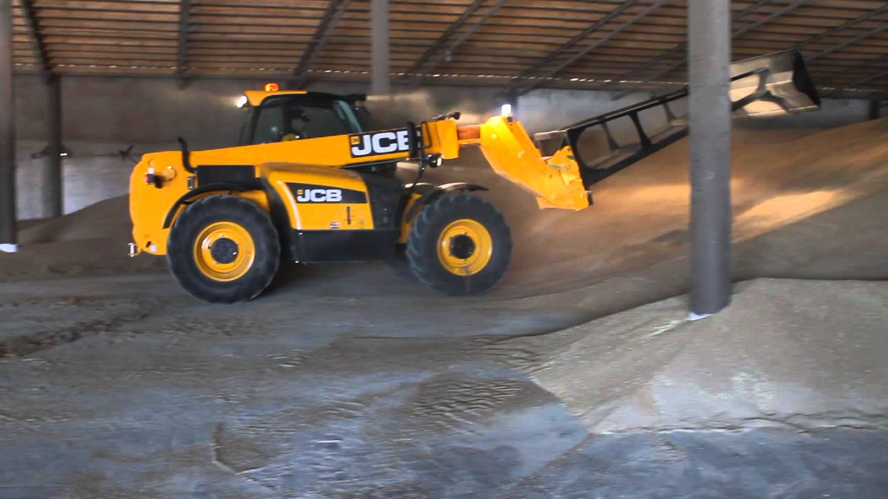 Loadal JCB 531-70 Agri working with grain pusher (3m) 545/42300 ...