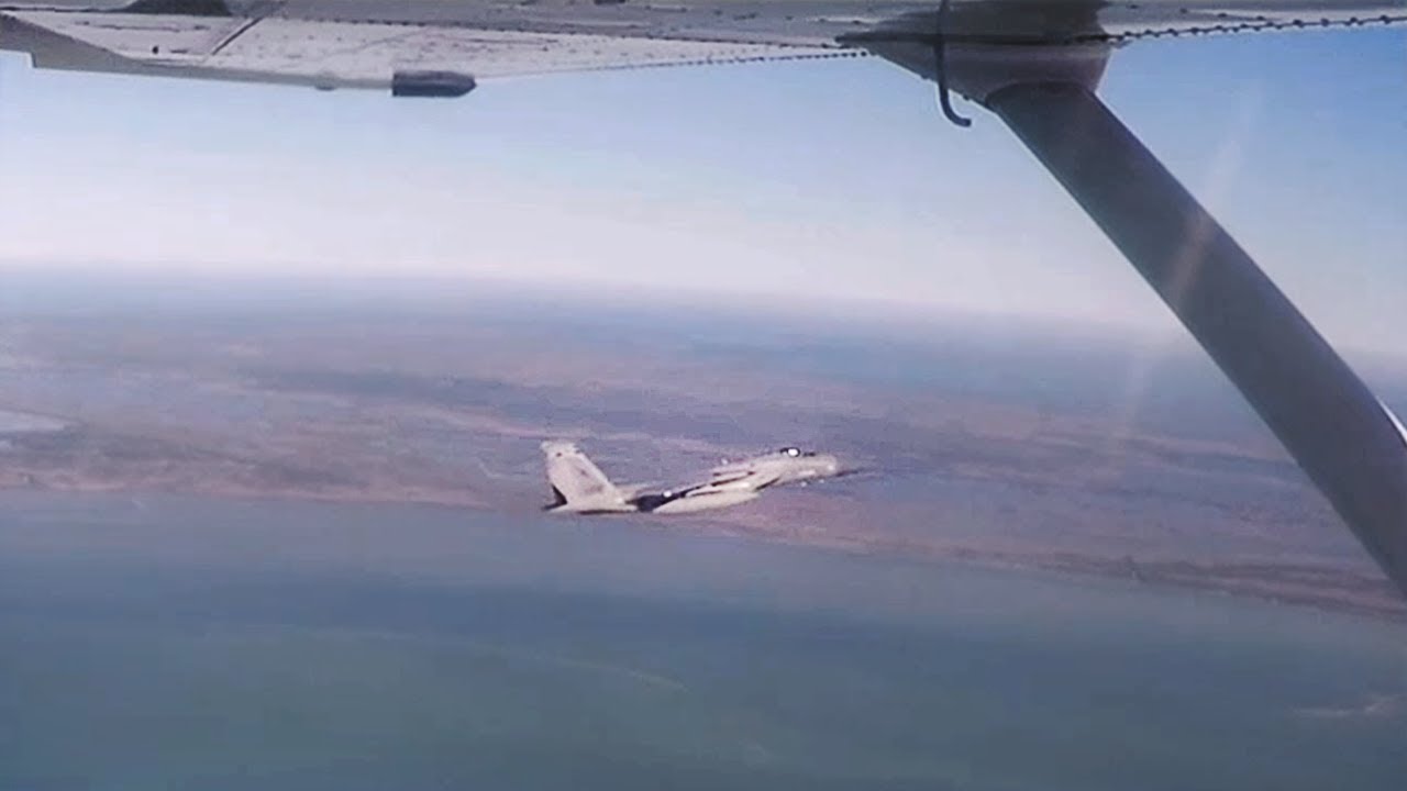 Plane Enters No Fly Zone - YouTube