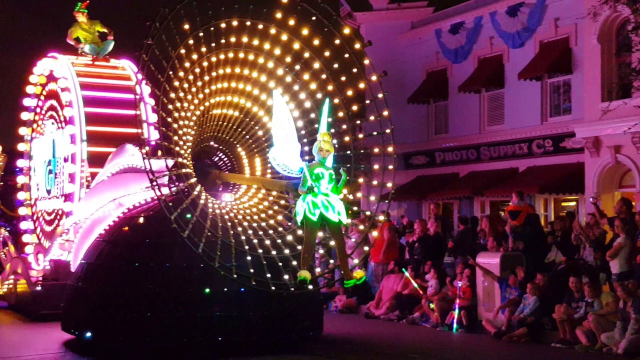 Tinkerbell Disneyland Parade - YouTube