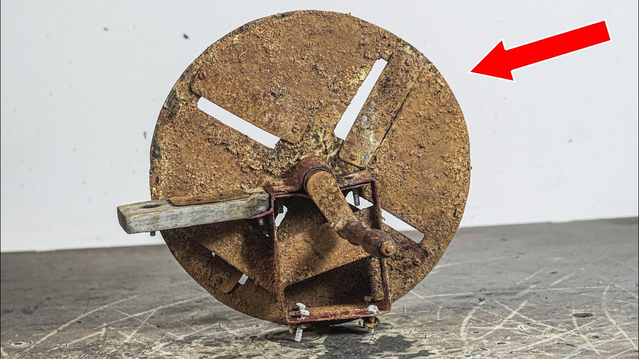 Restoration Of Rusted Antique Milling Machine - YouTube