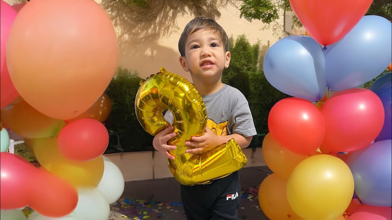 2 aninhos do Logan - AMJ - YouTube