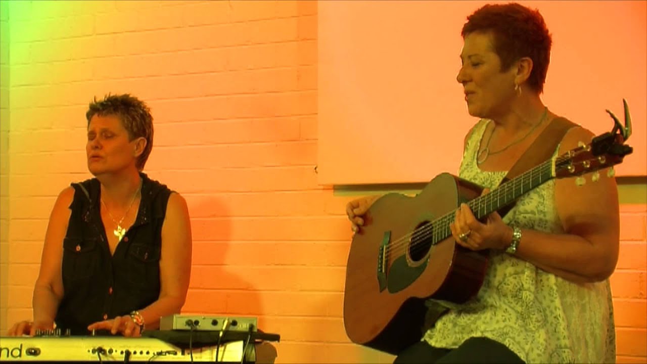 I only want to be with you (Chris While & Julie Matthews) - YouTube