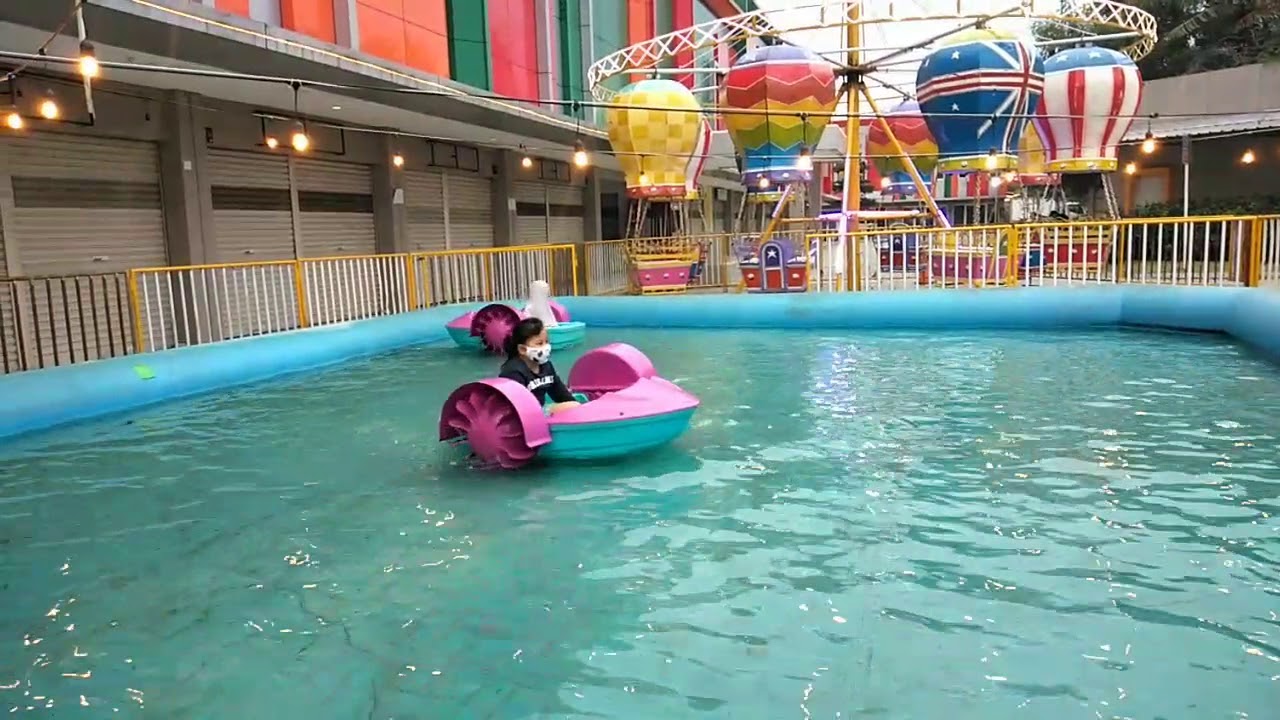 Bermain Wahana di Pasar Modern Graha Raya Regency - YouTube