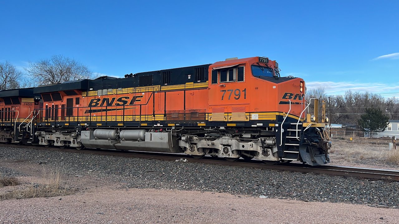 BNSF 7791 Leads H-DENAMS1-23A in Fountain, Colorado! - YouTube