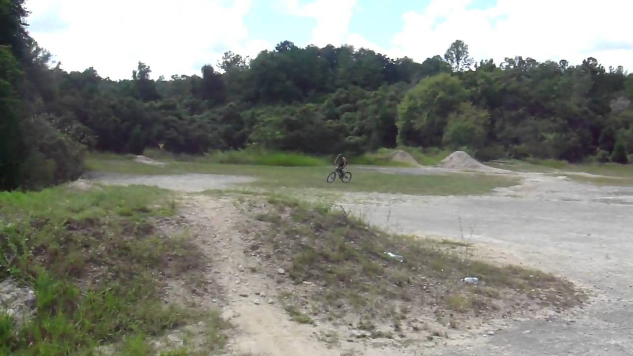 santos vortex pit nearly a nasty crash...way over shot landing - YouTube