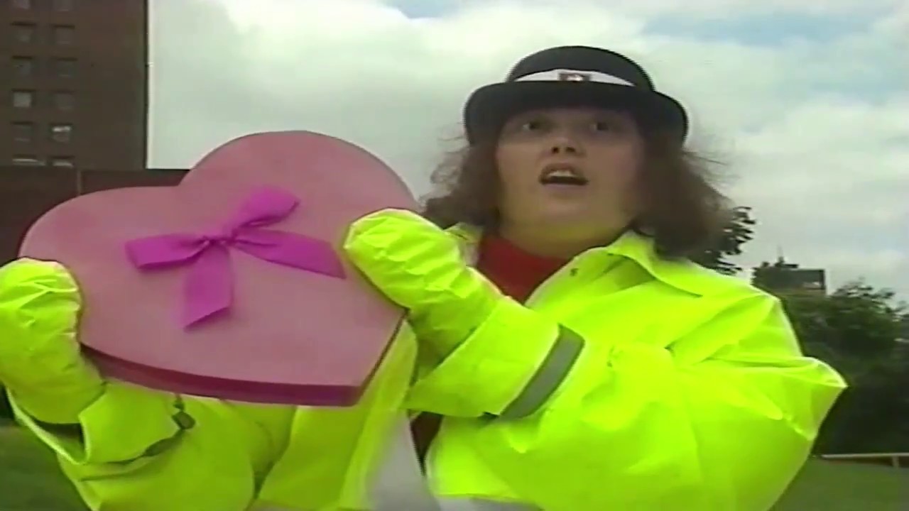 Brum - Seizoen 2 - Aflevering 1 - De helikopter - YouTube