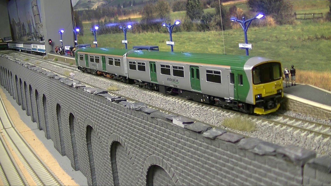 Irish Railways Class 2700 - YouTube