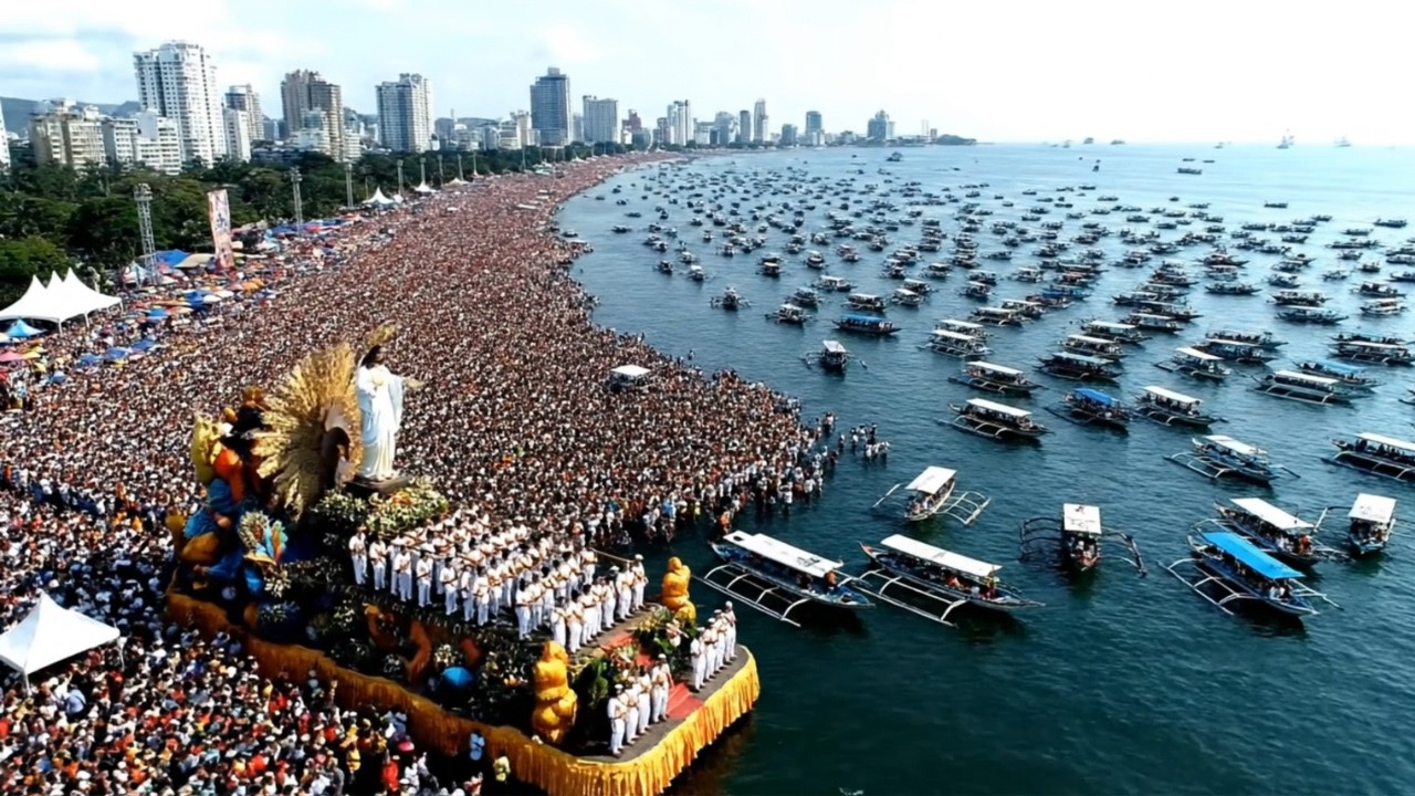 Cebu Santo Niño Fluvial Procession 2026 | Millions Gather at Sea in the ...