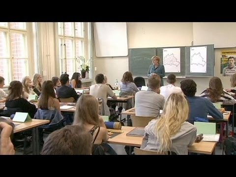 Merkel seçim kampanyası için tarih öğretmeni oldu