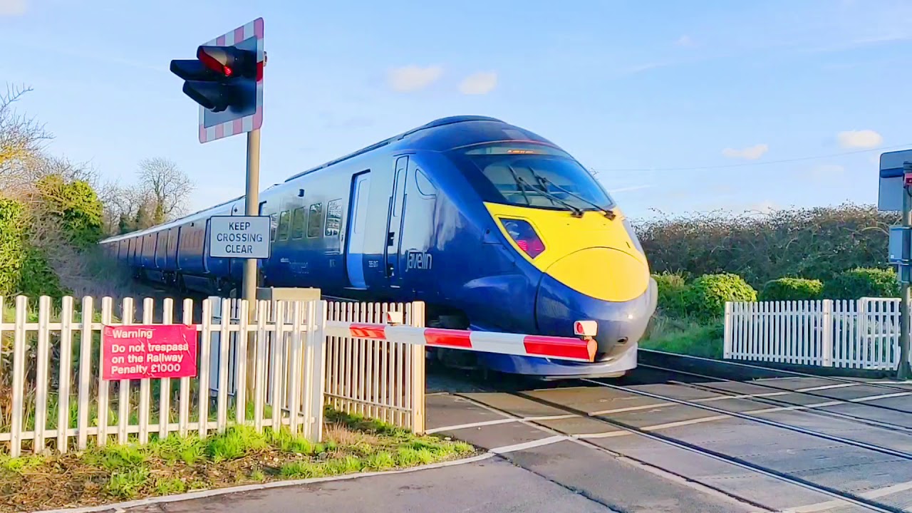 Two Trains at Sevenscore Level Crossing, Kent - YouTube