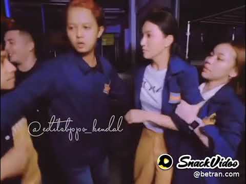 Firal saat ini sarwendah mendorong betran peto saat memeluk sarwendah