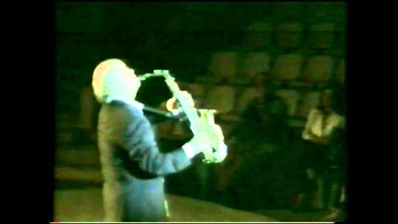Μ.Χιωτης απο σαξοφωνο Γιωργος Κατσαρος live Λαρισα - YouTube