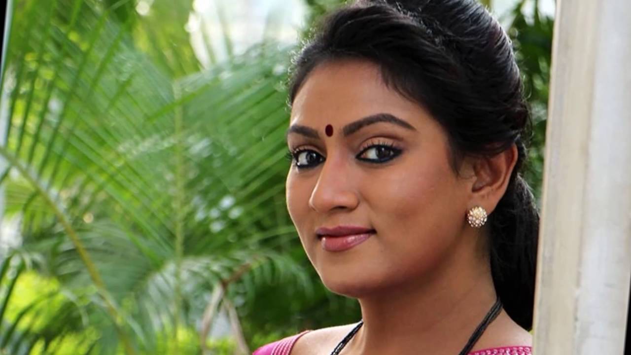 Serial Actress Asmitha Family Pictures - YouTube