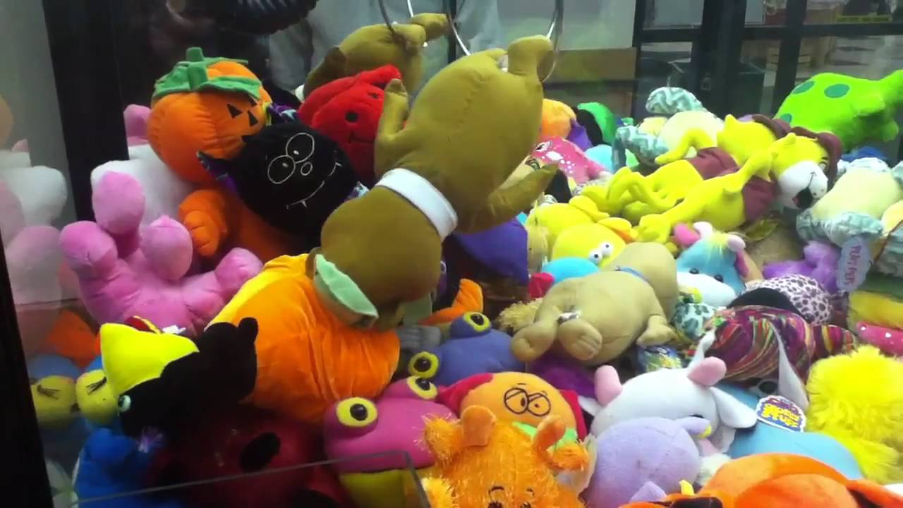 Tommy using a claw machine - YouTube