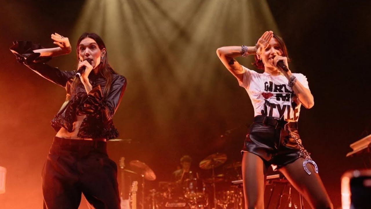 Ara (Canlı Performans) - Zeynep Bastık & Charlotte Cardin - YouTube