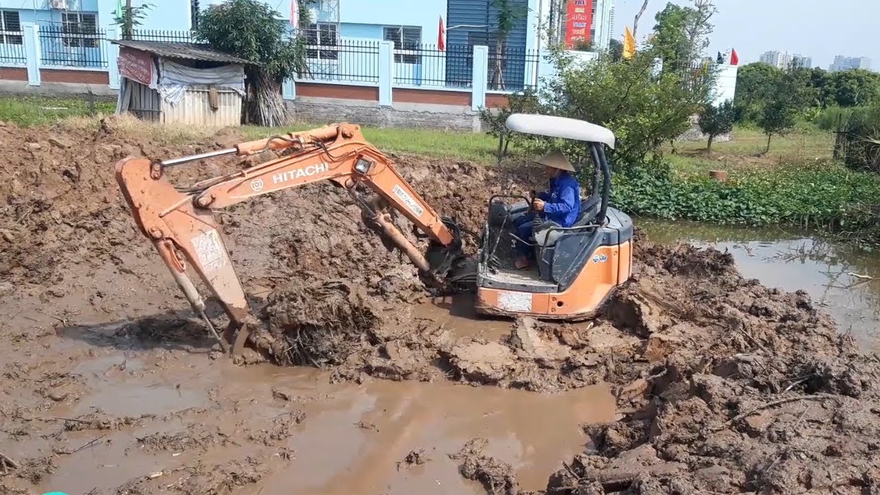 Excavator Bogged Stuck In Mud | Máy Xúc Hitachi Sa Lầy Và Kĩ Thuật ...