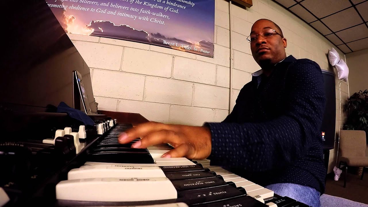 Jay Hayes on the Organ - Traditional Praise & Worship - 2015 - YouTube