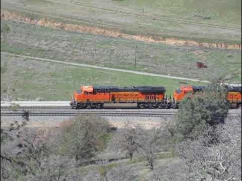 BNSF container train at the Tehachapi Loop - YouTube