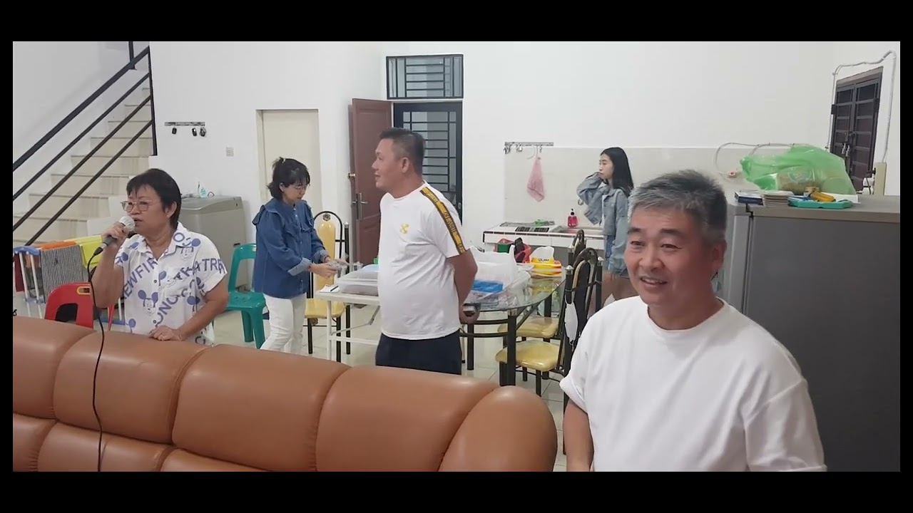 Ai Lin Tue Lang Zao / Ai Ren Gen Ren Zou ~ 爱人跟人走 by : Gwek Po - YouTube