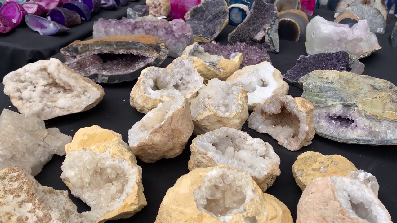 Setting up a Rock N' Gem Show - YouTube