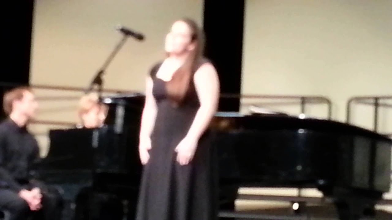 Emma Ferrin singing "Sebben Crudele" in concert - YouTube