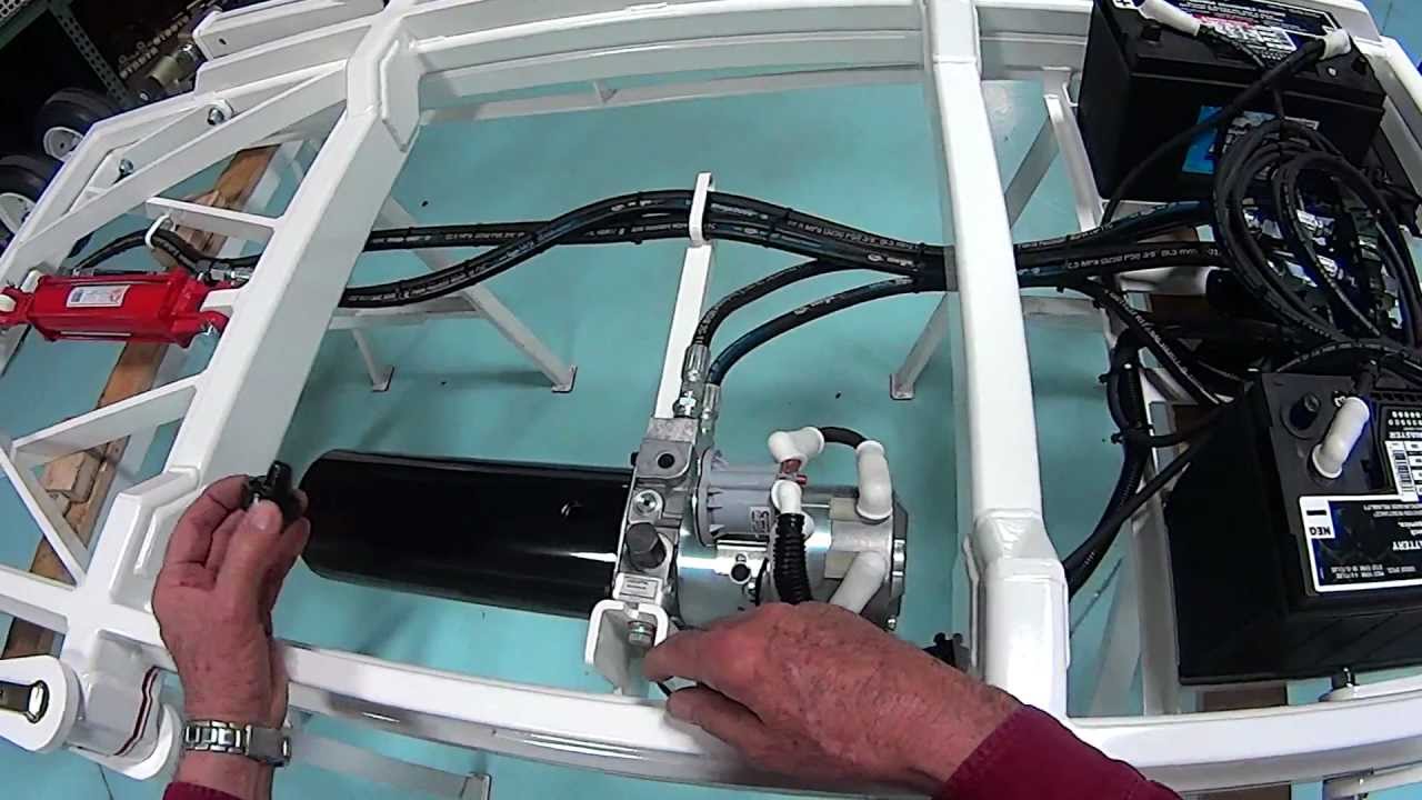 Heliporter Hydraulic System Inspection - YouTube