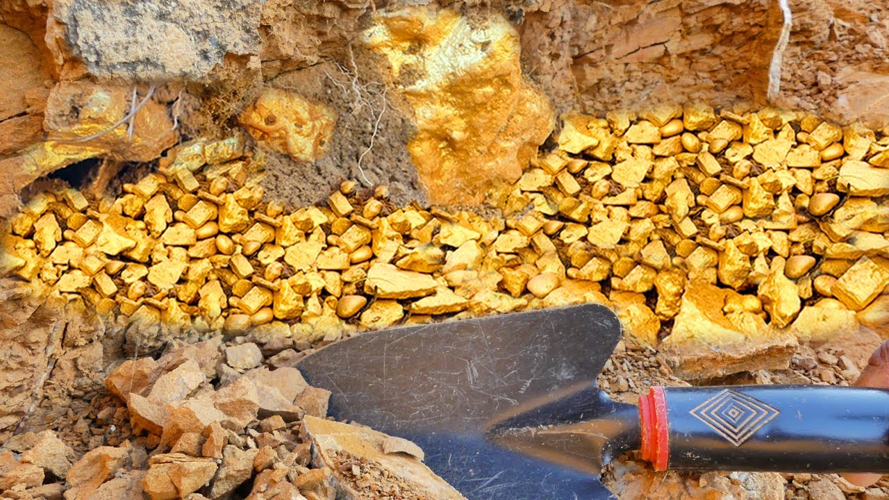 It's amazing! Can't believe my eyes-a lot of gold treasure in rock at ...