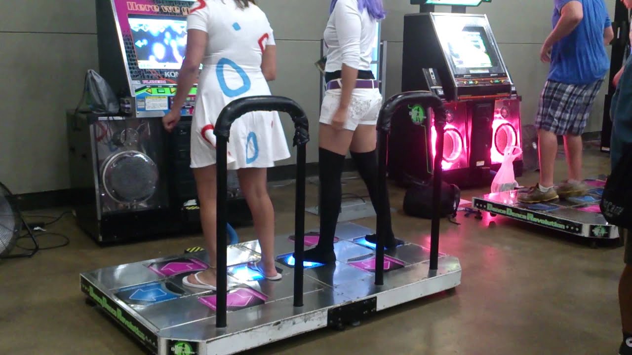 Cosplay DDR at Otakon 2015 - YouTube