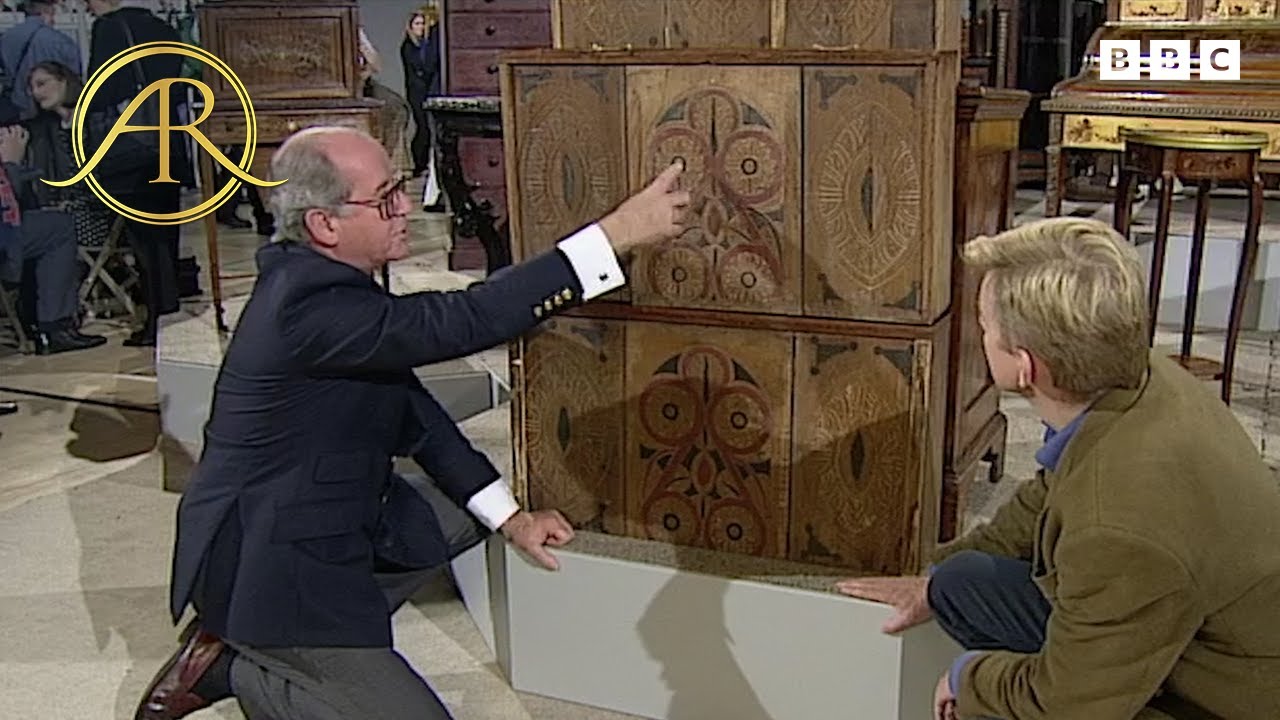 'Stunning' 280-Year-Old Chest Of Drawers Has Fantastic Secret Inside ...