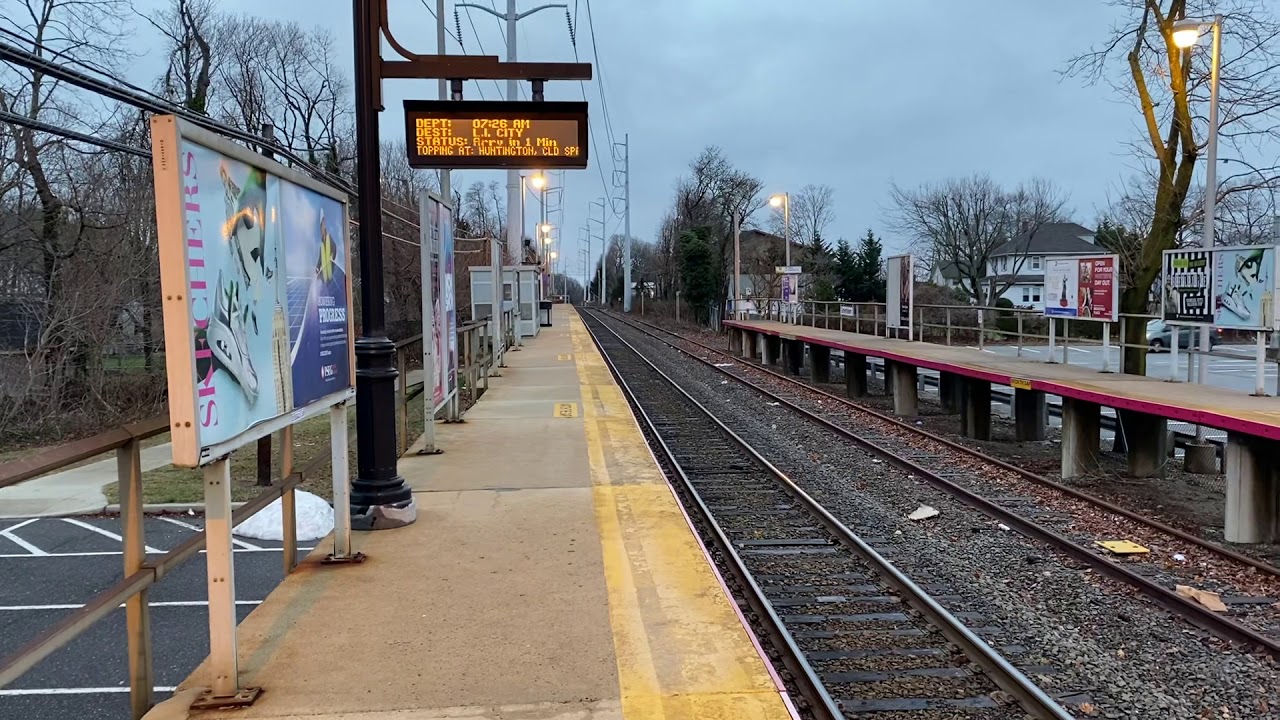 LIRR Train 611 to Long Island City at Greenlawn on Monday January 4 ...