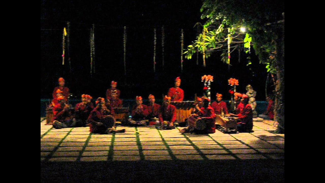 Balinese Gamelan Orchestra - YouTube