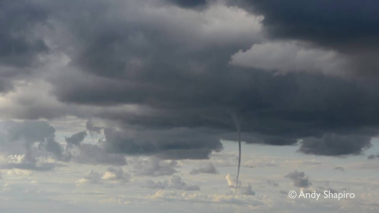 Waterspout Timelapse over Lake Erie in Cleveland Ohio - YouTube