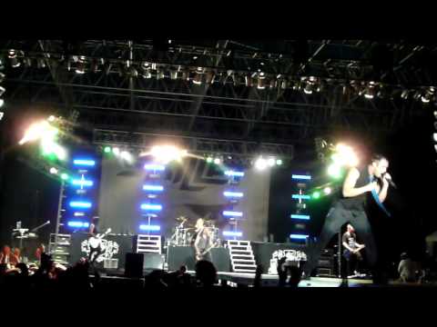 Skillet - Monster - Cornerstone 2010 - YouTube