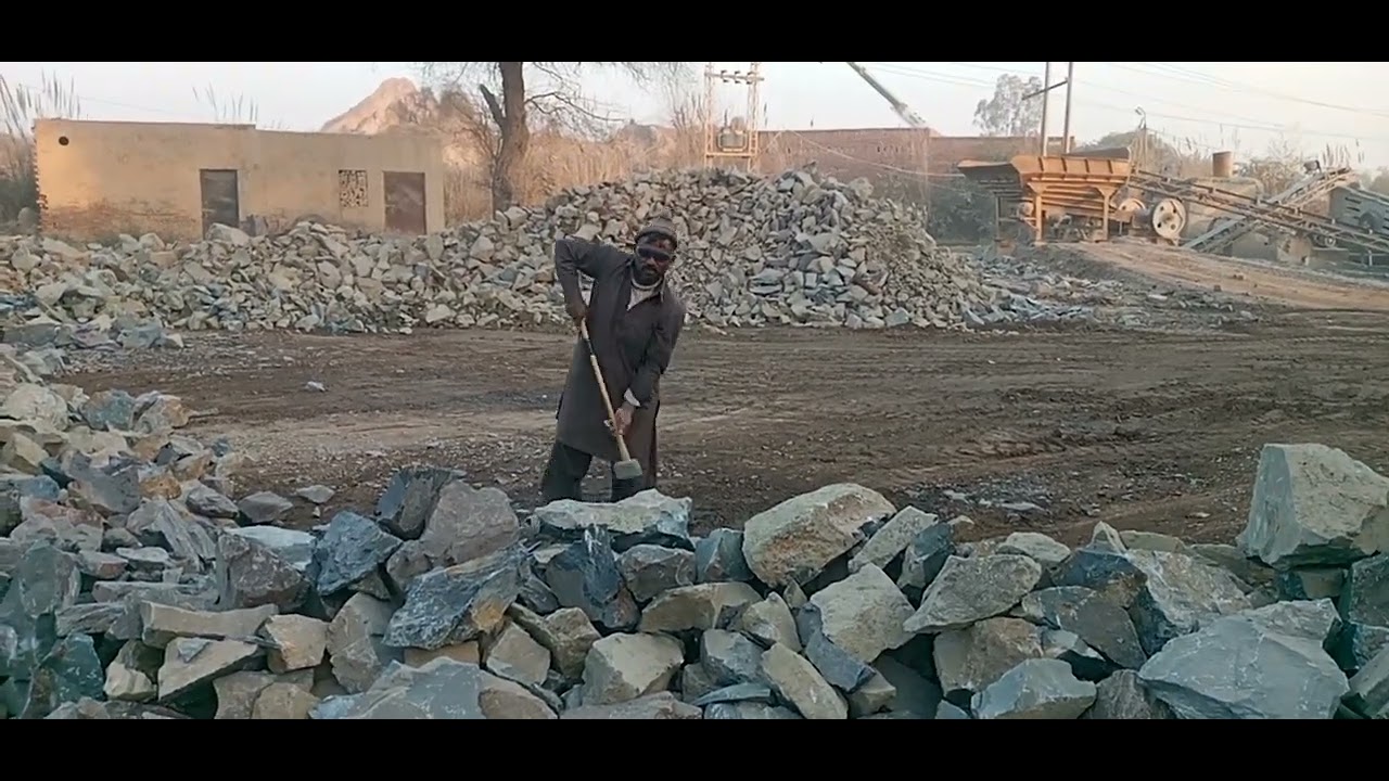 Stone crushing at Pull 111 Sargodha - YouTube